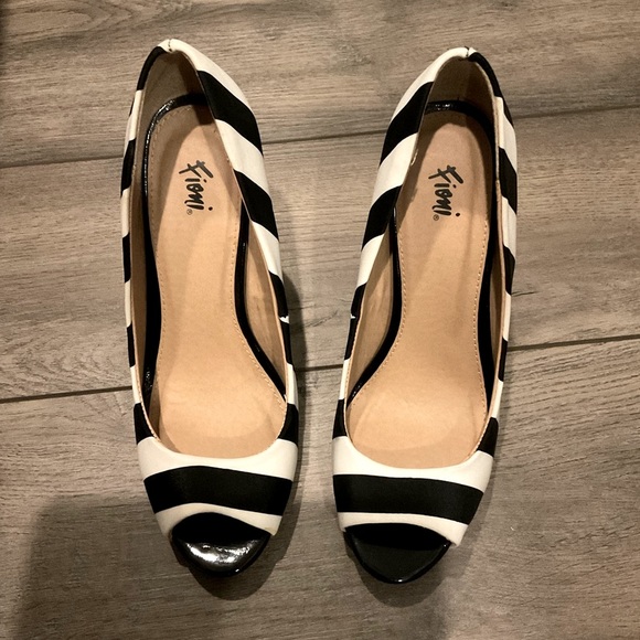 FIONI Clothing | Shoes | Fioni Black And White Stripe Shoes | Poshmark
